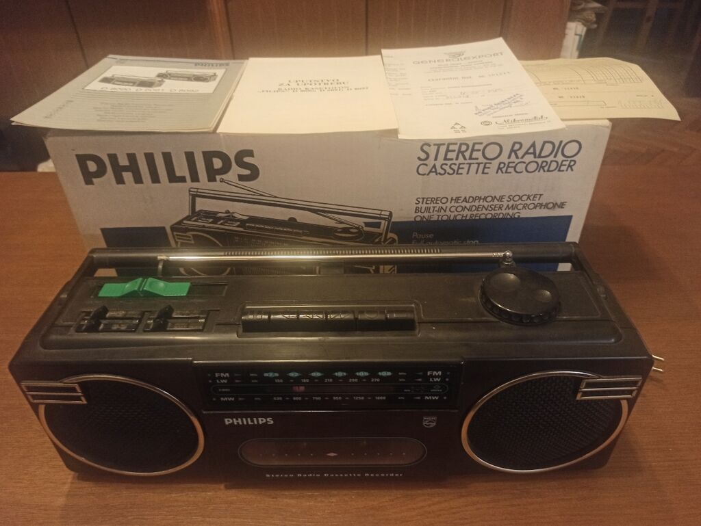 Stari raio kasetofon PHILIPS, potpuno ispravan, kupljen 1989 godine