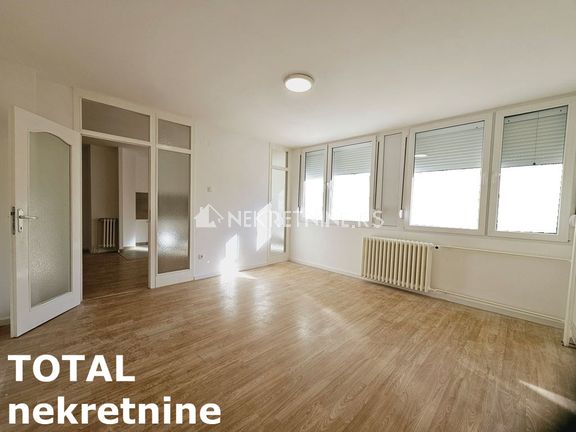 Trosoban stan NOVI SAD, 125600€