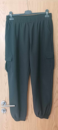 Pantalone sa dzepovima,velicina 46-48 ili 2 XL
