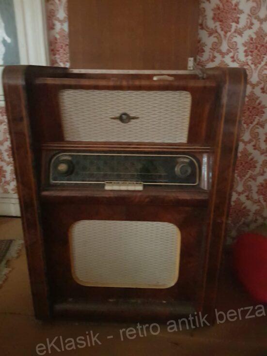 Starinski radio sa gramofonom