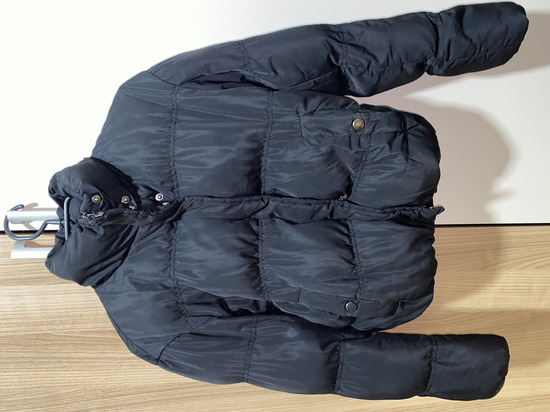 Crna crop top zimska jakna