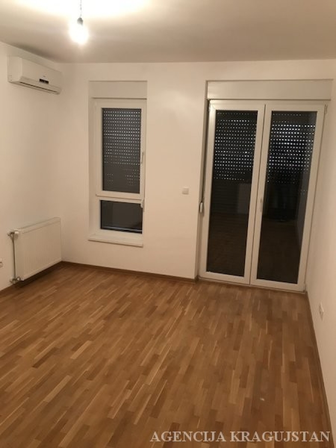 Izdavanje, Stan, 65. 00m2 , Centar