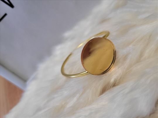 Prsten za salvete zlatni manji sa pločicom
