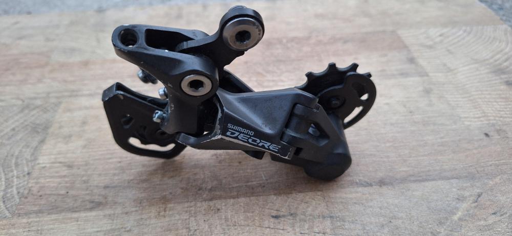 Zadnji menjač Shimano Deore RD-M4120