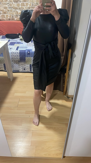 Crna kozna haljina