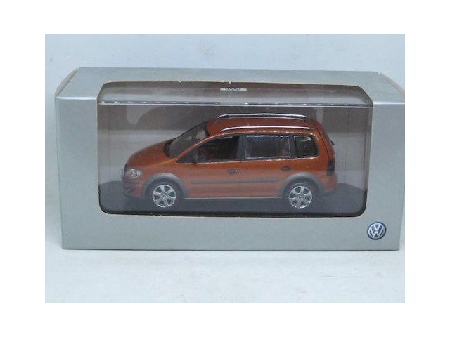 1:43 minichamps VW crosstouran