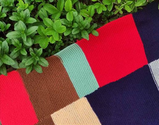 Pleteni pokrivac, prekrivac ili prostirka 75x65 cm