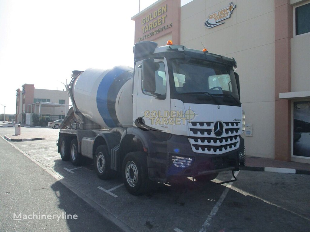 Stetter na šasiji Mercedes-Benz Arocs 4142 kamion s mešalicom za beton