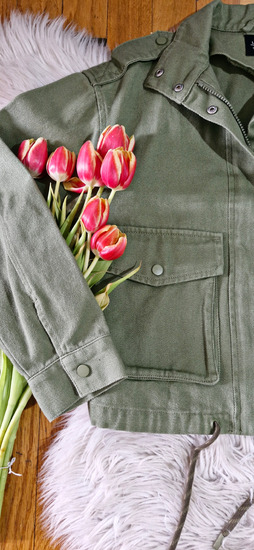 SNIŽENA Zelena jaknica za proleće     Potpuno nova