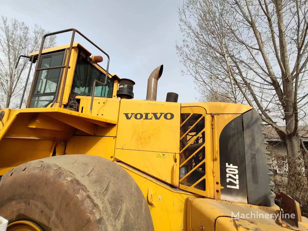 Volvo L220F prednji utovarivač