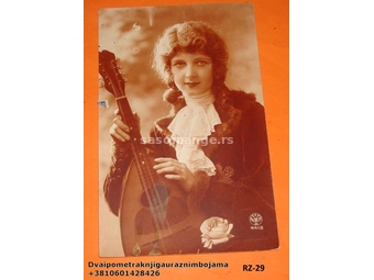 Devojka sa mandolinom