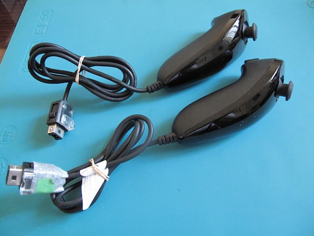 Nintendo RVL-004 Wii Nunchuck kontroler (na komad)