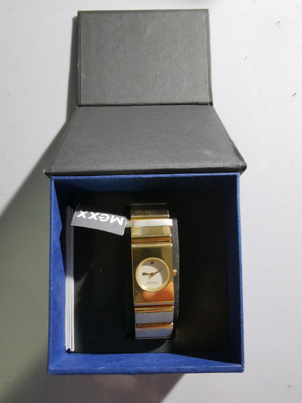 Nov ženski ručni sat MEXX. Sat je kupljen u Nemačkoj i nalazi se u
