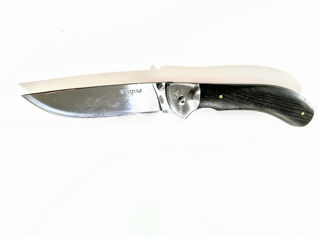 Sjajan ruski preklopni nož, sa drvenom drškom i liner lock kočnicom