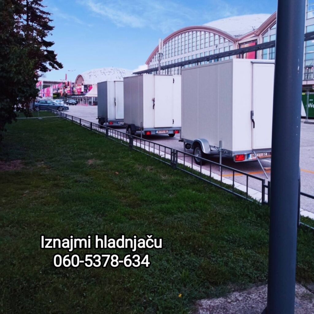 Započnite svoj događaj s elegancijom i stilom uz naše bele šatore!