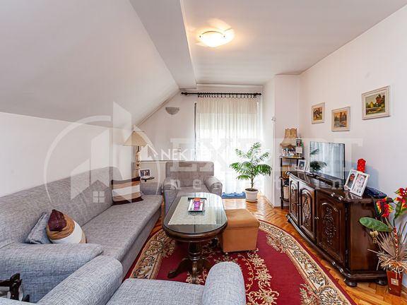 Kuća u Durlanu, 210m2, odlična lokacija