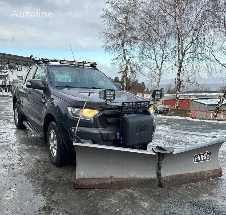 Ford Ranger with snowplow and sandspreader pikap