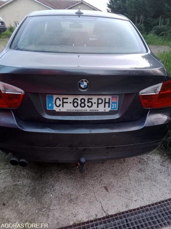 Prodaje se BMW SERIE 3 sedan na aukciji