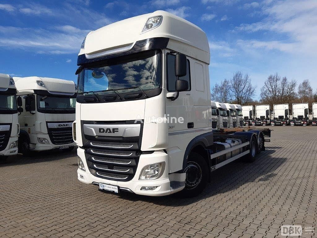 DAF XF480 vozilo za prevoz kontejnera