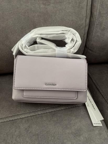 Nova lila Calvin Klein torba