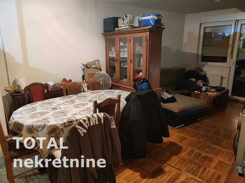 Trosoban stan PETROVARADIN, 123600€