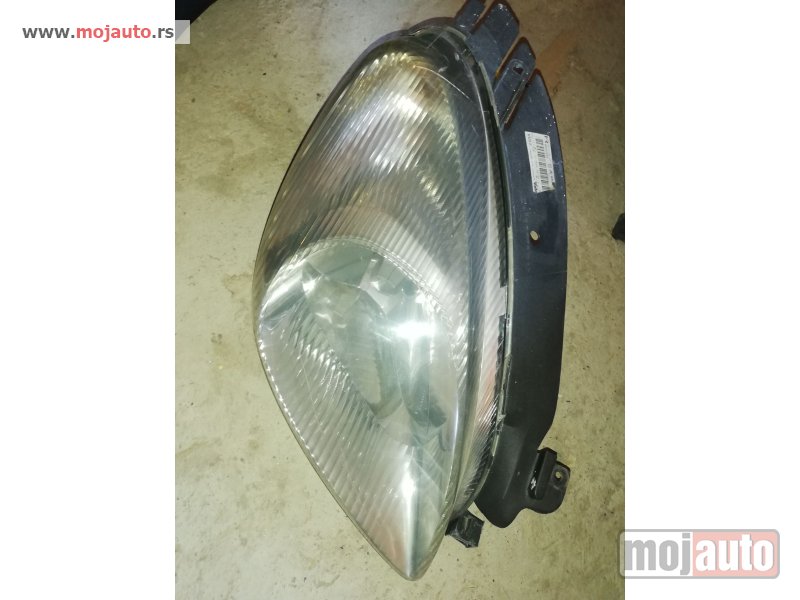 Desni far za Citroen Xsara Picasso