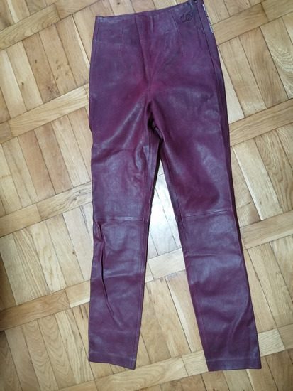 AlphaTauri bordo kozne pantalone S NOVO 500EUR