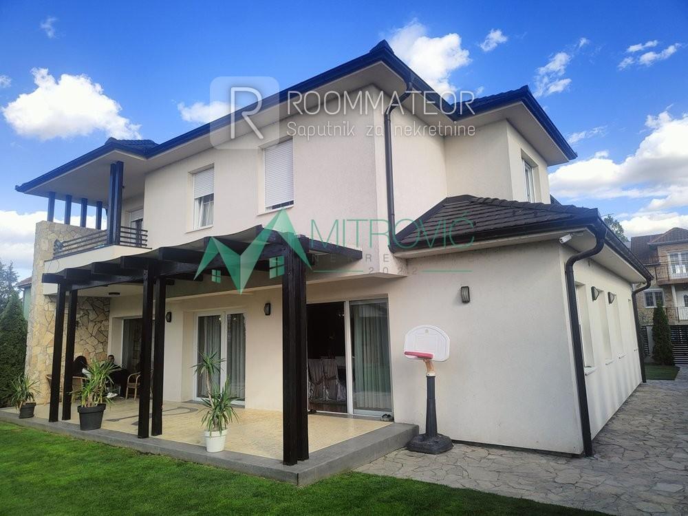 Kuća na prodaju, 226m2, 618.000€