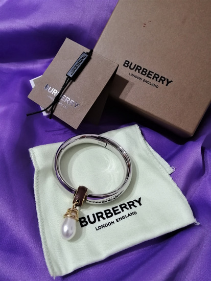 Burberry pearl narukvica