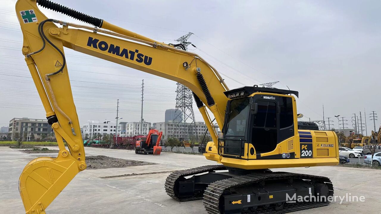 Komatsu PC200-8 bager guseničar