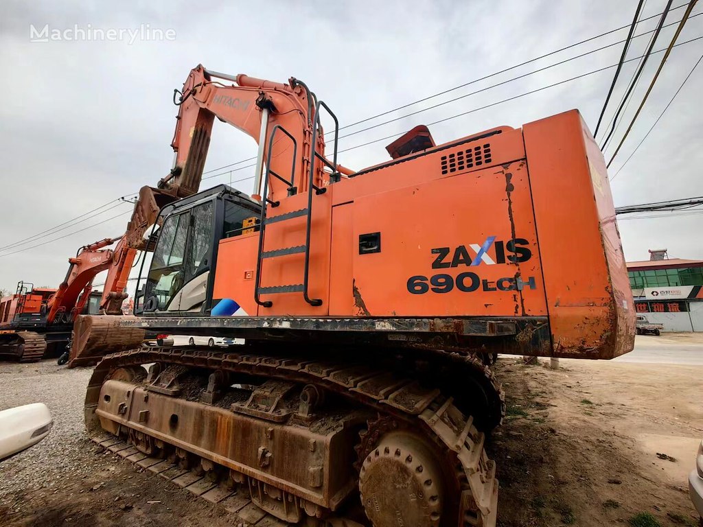 Hitachi ZX690LCH-5A bager guseničar