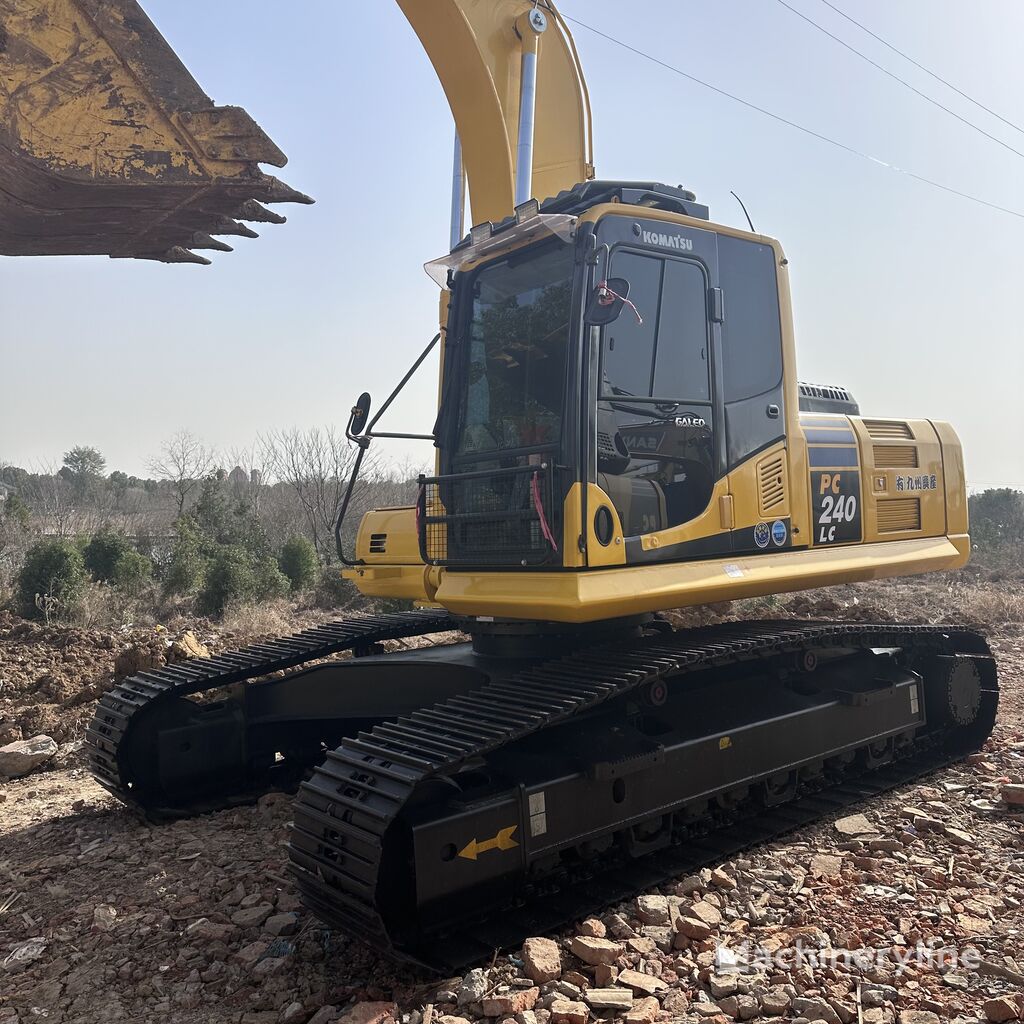 Komatsu PC240-8 bager guseničar