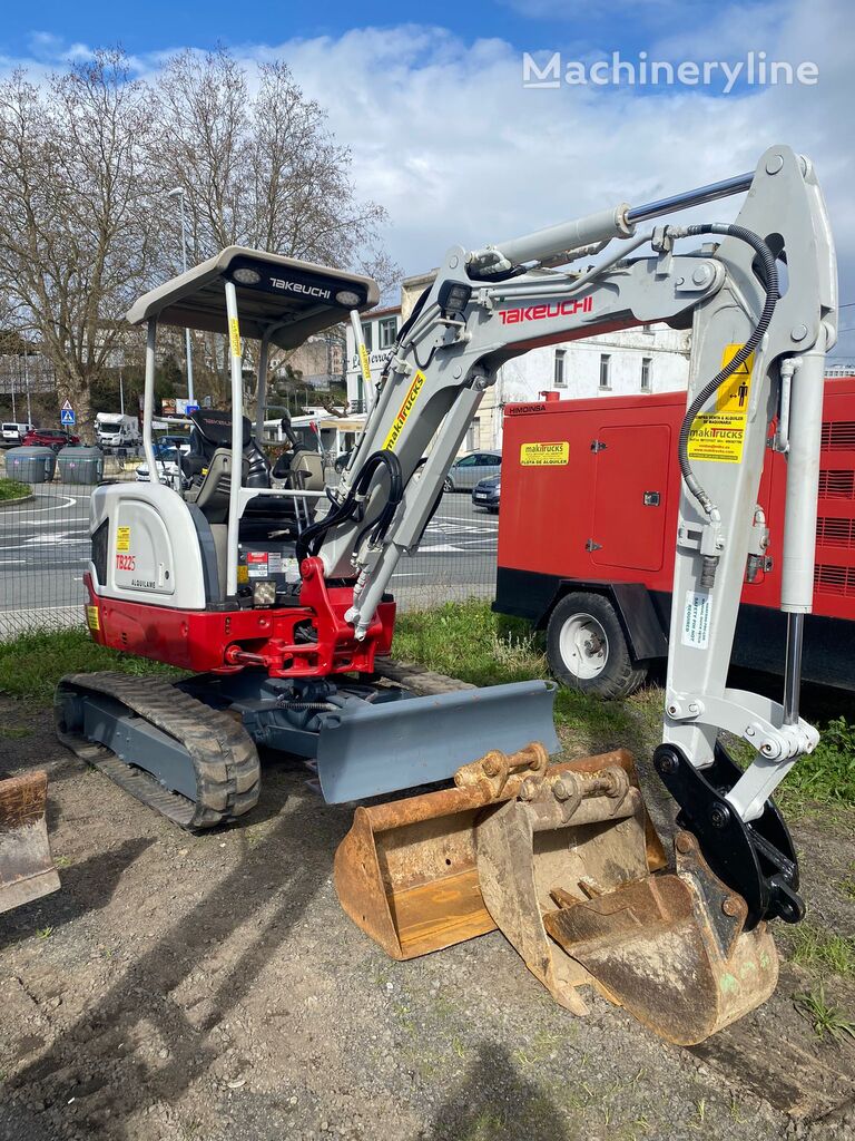 Takeuchi TB225 canopy mini bager