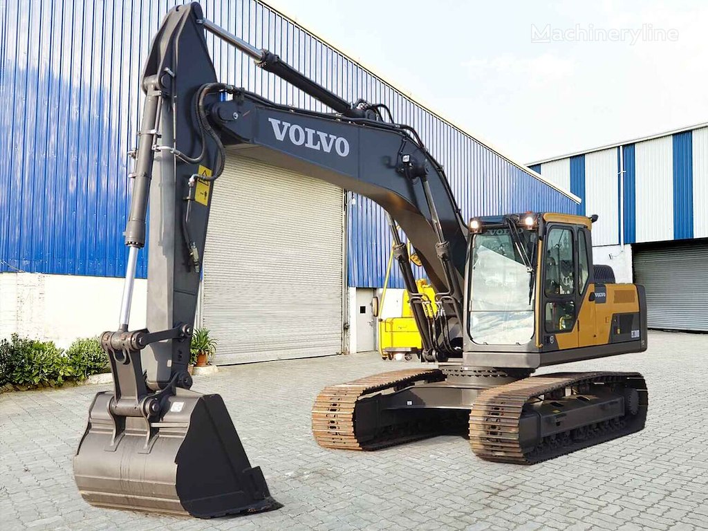 Novi Volvo EC200 bager guseničar