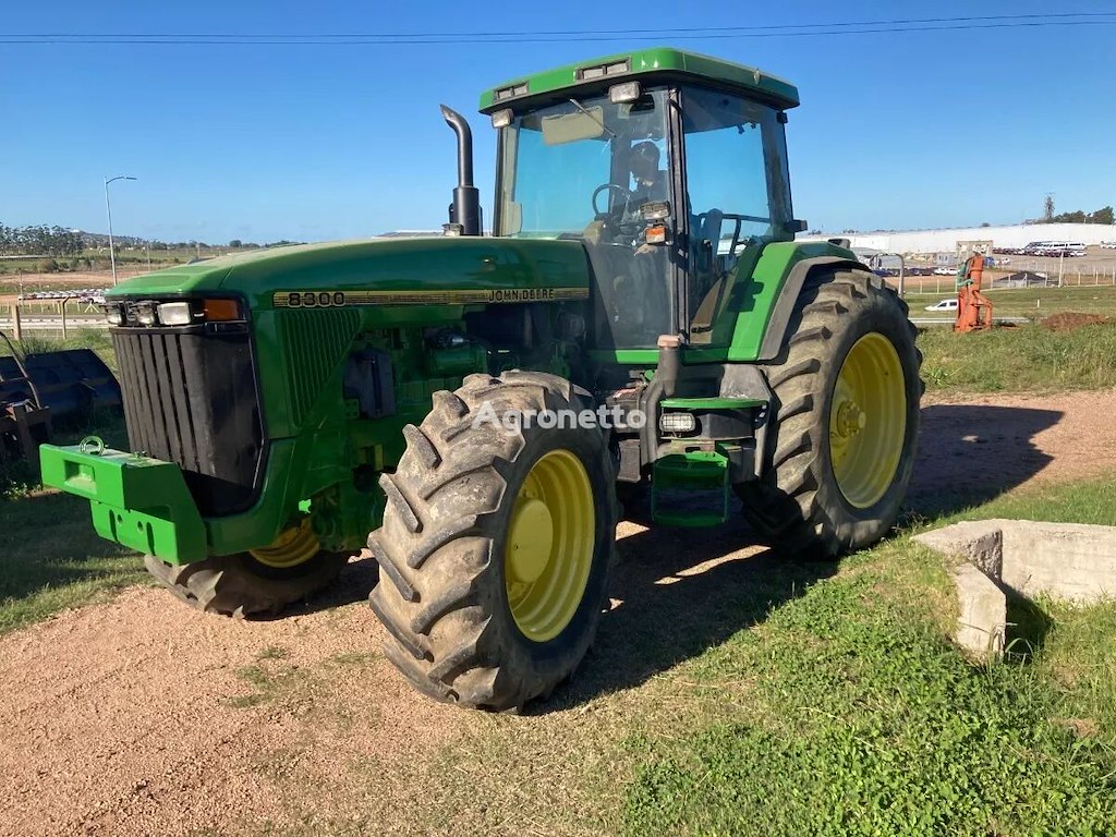 John Deere 8300 traktor točkaš