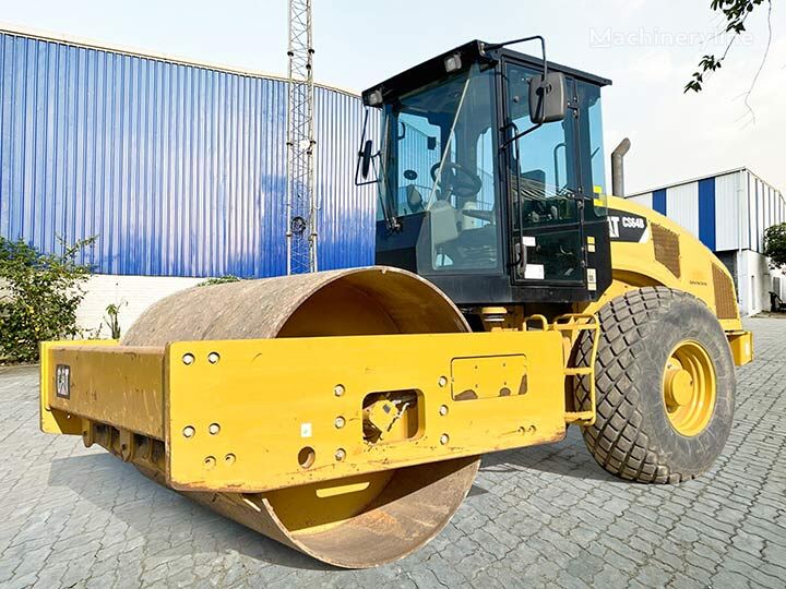 Caterpillar CS64B kompaktor s jednim valjkom