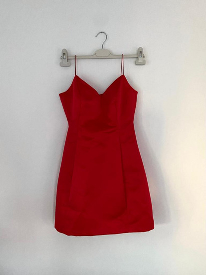 Crvena haljina od kvalitetnog americkog satena