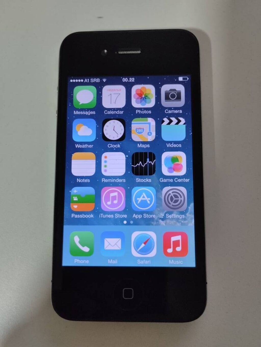 Iphone 4 16gb black telefon je bez sifre i bez iclouda tako da moze