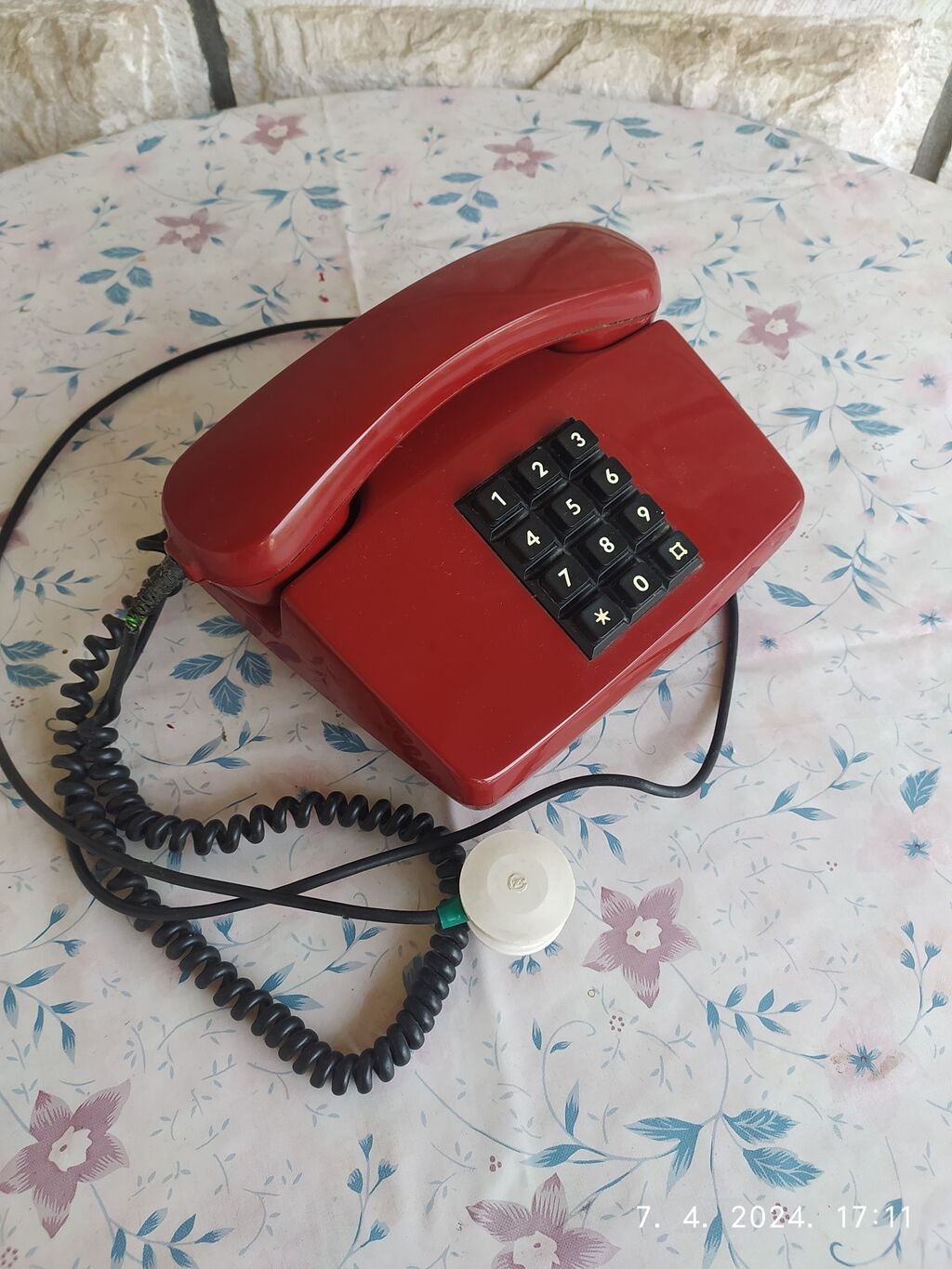 Stari žični telefon. Očuvan Nije radio zadnjih 20 godina