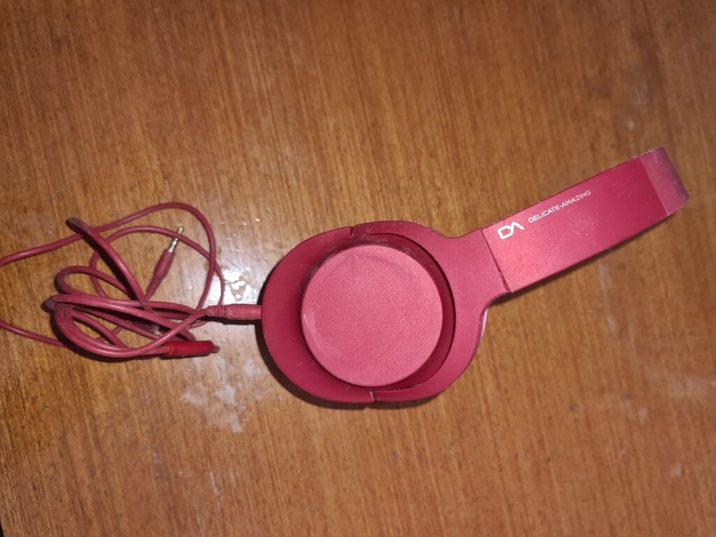 Slušalice crvene jednom korišćene u odličnom stanju