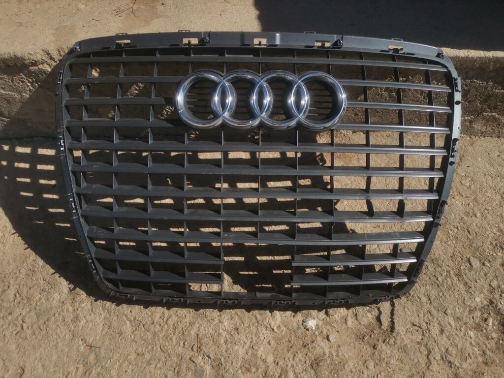 Maska za Audi ima malo oštećenja
