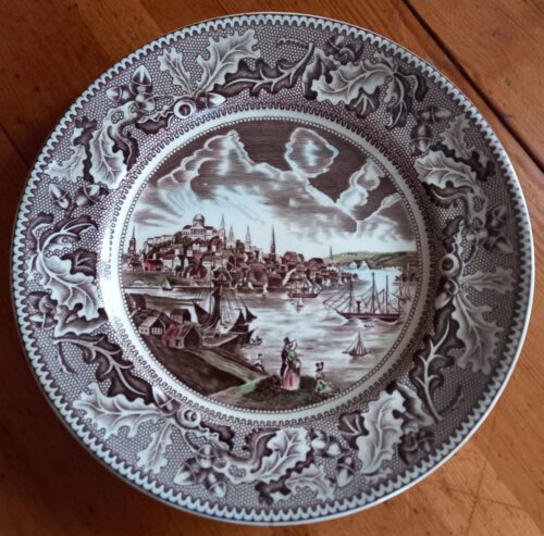 Stari porcelanski tanjir ručno slikani i ručno obojeni