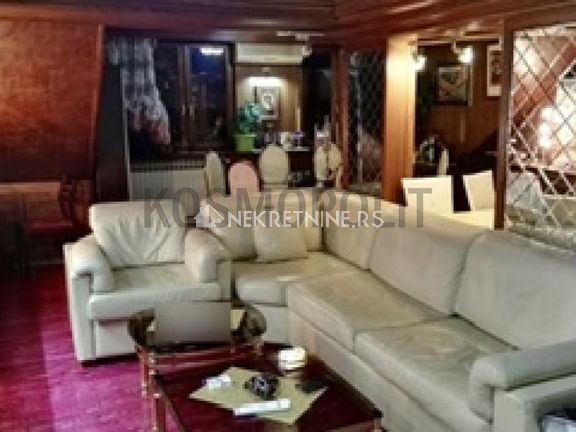 Zemun, Karadjordjev trg, Glavna, 4.0, 143m2, 270000 EUR