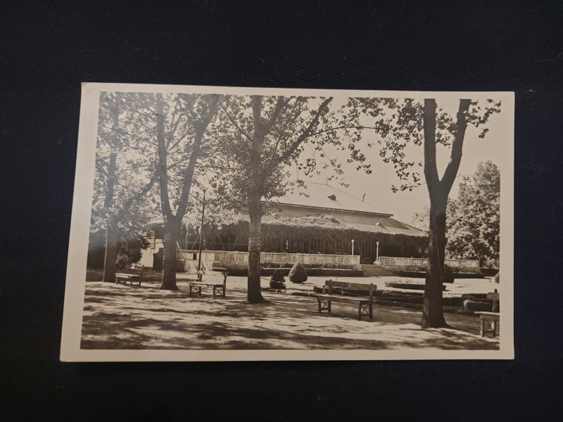 Stara razglednica kiosk u parku