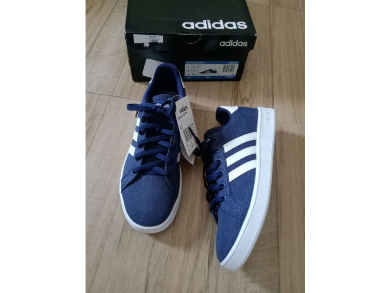 Patike za dečaka.Adidas.Novo!