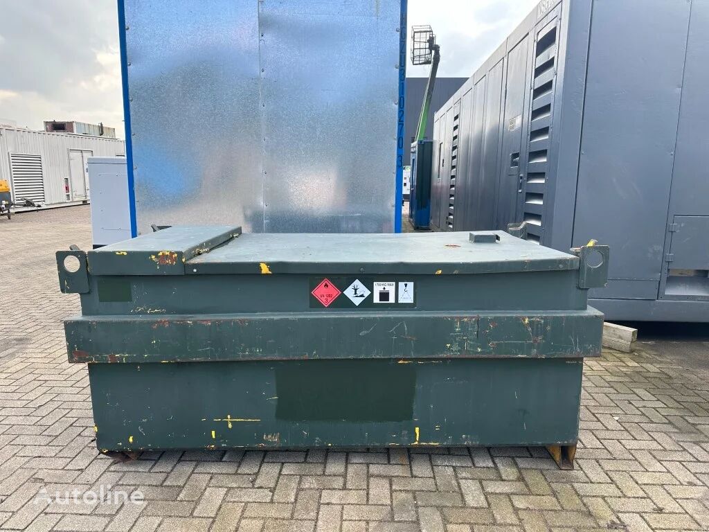 Kiwa IBC Steenbergen KIWA IBC 1500 liter dieseltank met handpomp rezervoar za skladistenje goriva