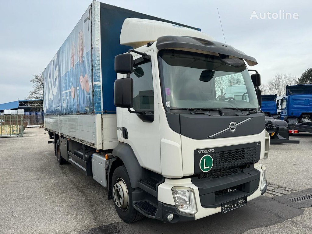 Volvo FL kamion s ceradom