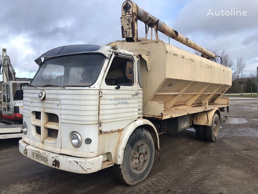 Pegaso 1098 L vozilo za stočnu hranu