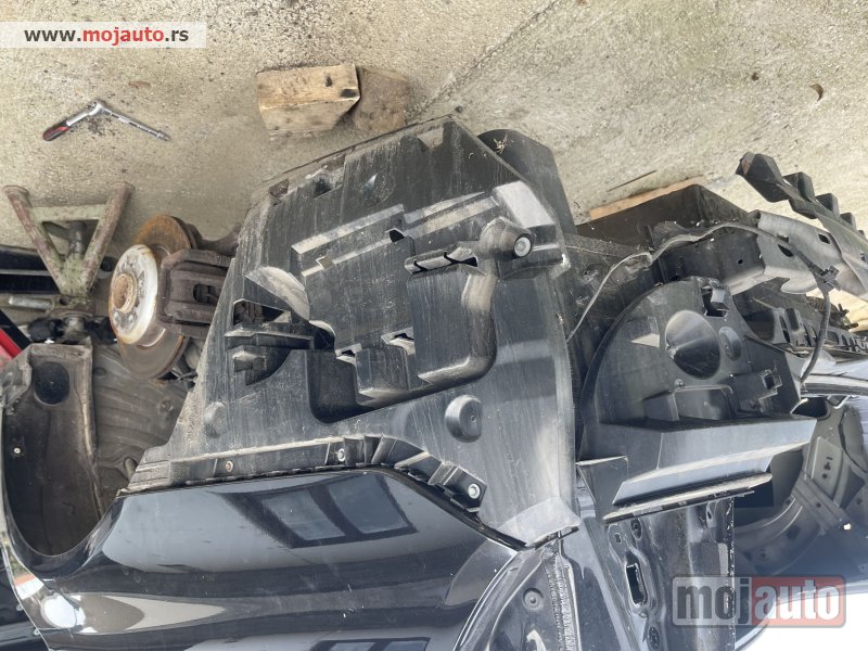 Nosac zadnjeg branika za BMW 5 F10