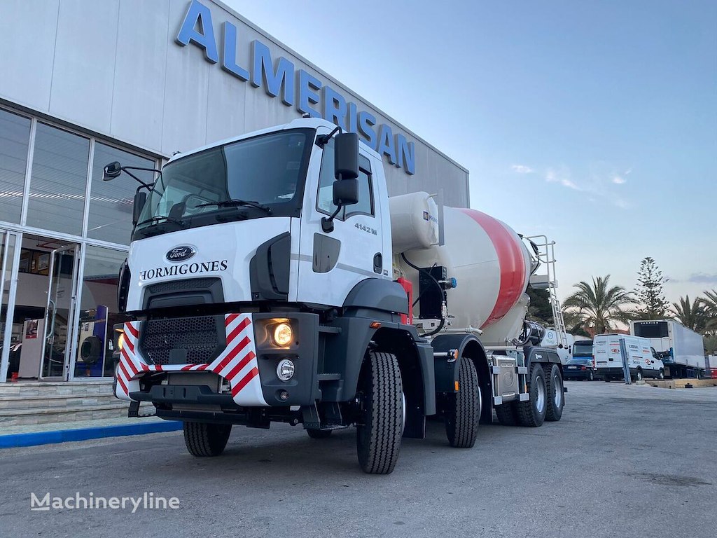 Frumecar na šasiji Ford 4142 kamion s mešalicom za beton